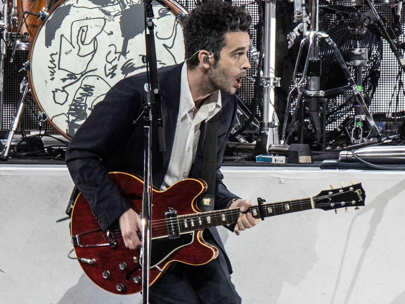 Matty Healy has been using some stunning vintage guitars on tour with ...
