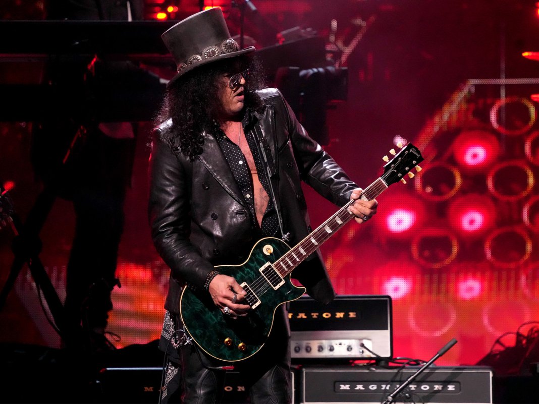 Slash | Guitar.com | All Things Guitar